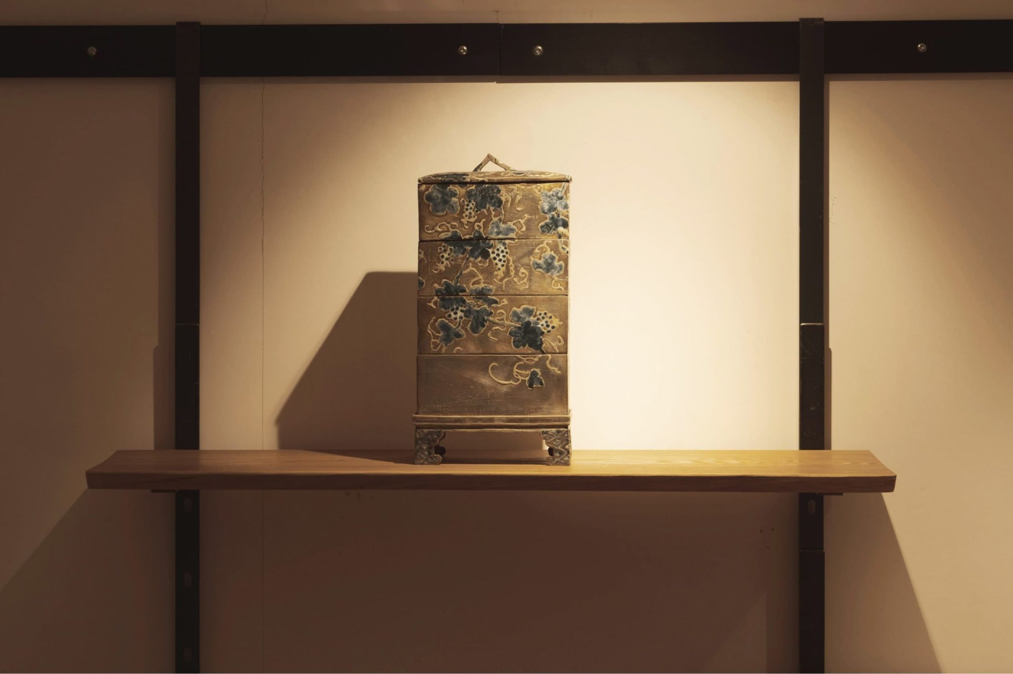 Between hand and fire – the spontaneous pottery of Oka Shingo